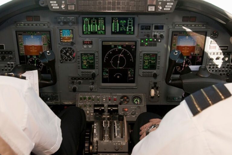 همه چیز درباره جعبه سیاه هواپیما | Flysepehran blog